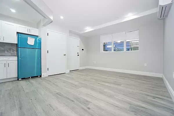 91 East 54th Street Unit: 1L