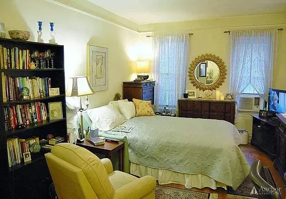 235 E 54th Street Unit: 3A