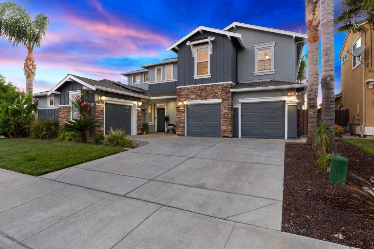 About Us - Hero Real Estate