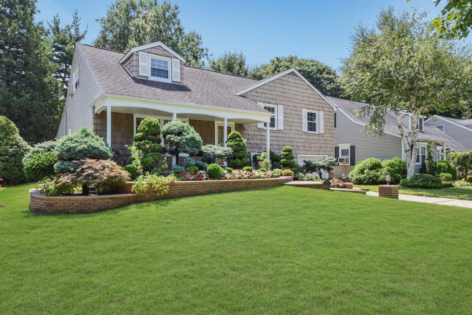 Long Island Real Estate Experts – The McCooey-Olivieri Team