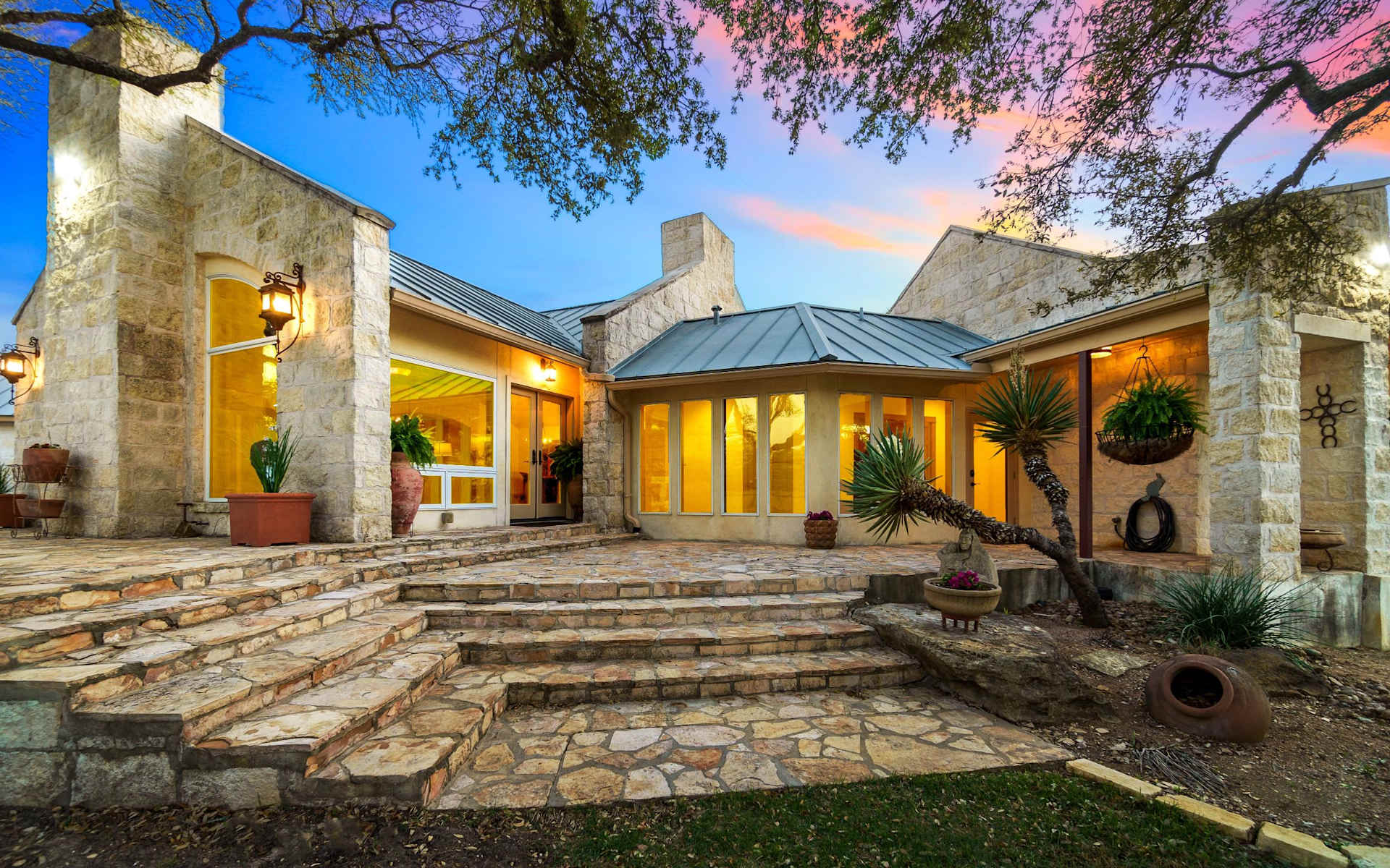 Phoenix, AZ Homes & Real Estate Listings | Lloyd Fox