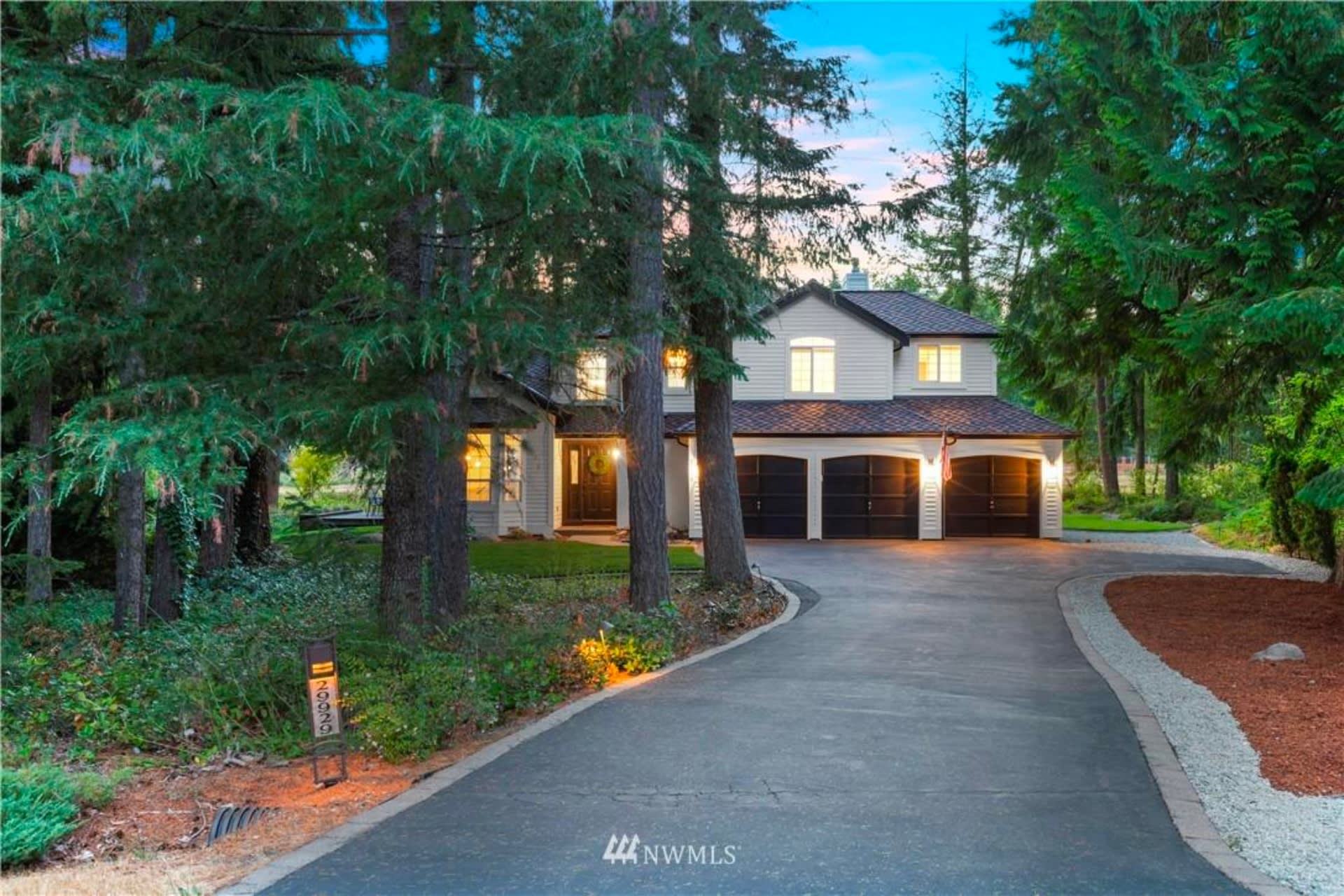 Kirkland Real Estate - Luxury Homes for Sale | Roman Shulyak